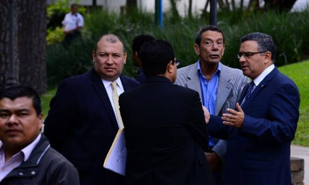 Secretario Privado de la Presidencia, Francisco Cáceres, usó fondos ...