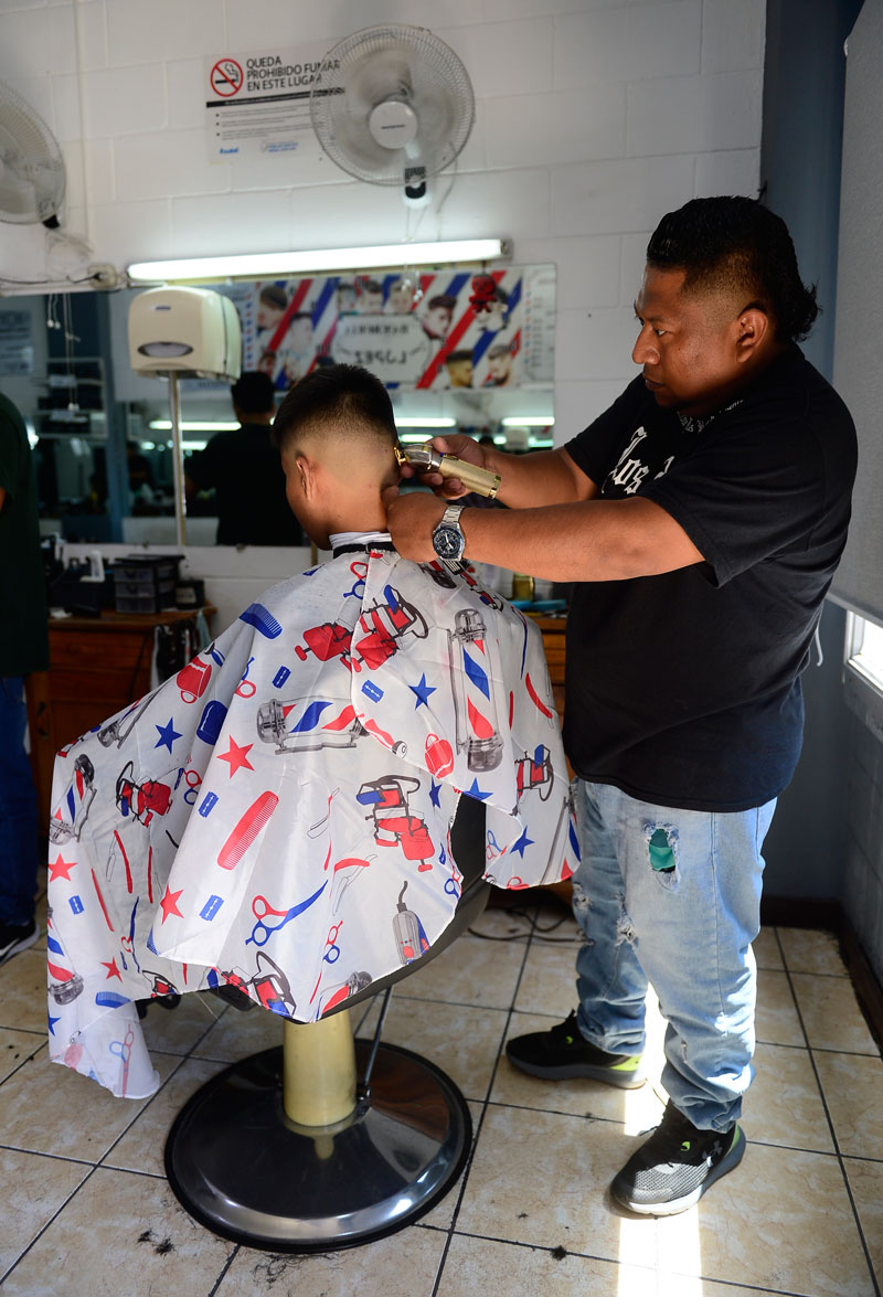 “Francesa clara”: Barberías y salones de belleza realizan cortes de ...
