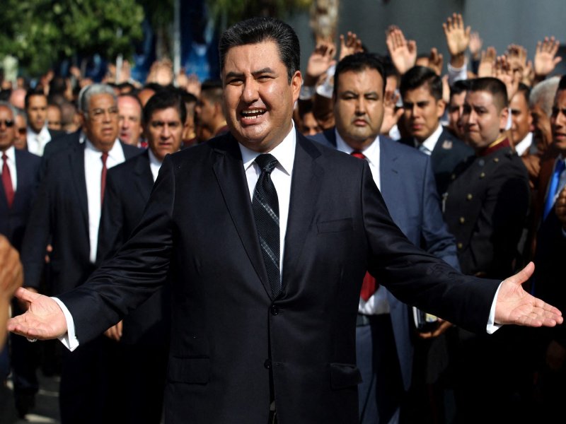 Naasón Joaquín García, líder de Iglesia La Luz Del Mundo, enfrenta ...