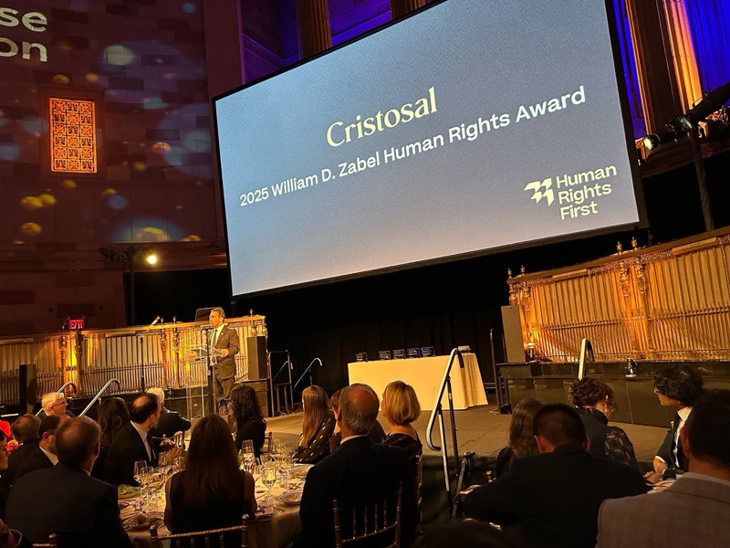 Cristosal recibe premio por defender derechos humanos en Centroamérica ...