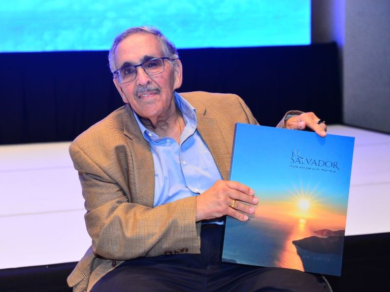 Ricardo Simán presenta «El Salvador: Por amor a mi Patria», un legado ...