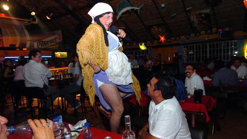 Icónicas imágenes de «La Tenchis» y su paso por la TV salvadoreña – El ...