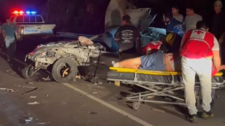 Tres personas sobrevivieron en choque entre tres vehículos en Chinameca ...