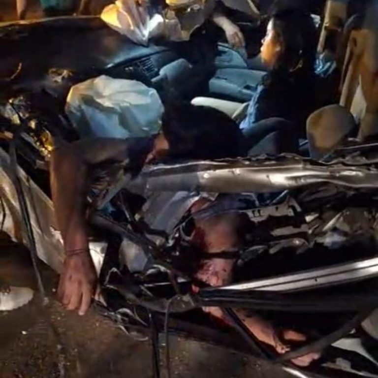 Tres personas sobrevivieron en choque entre tres vehículos en Chinameca ...