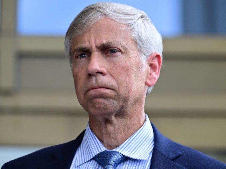 El abogado de Maduro también defendió a Julian Assange, fundador de ...