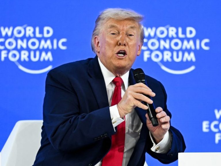 Trump baja el tono en Davos: «Yo no quiero usar la fuerza. Yo pido ...