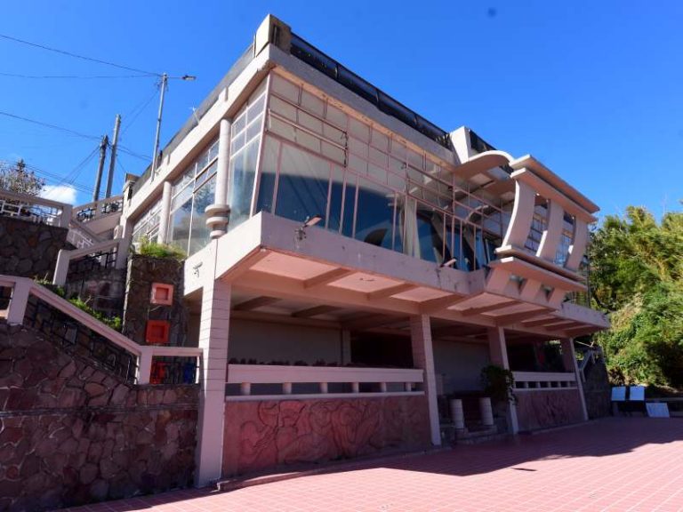 Trabajos de remodelación del mirador de los Planes de Renderos parados ...