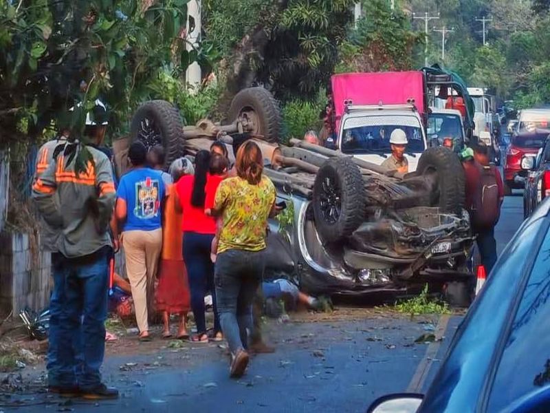 Vuelco de pick up deja un muerto y tres heridos en carretera entre ...