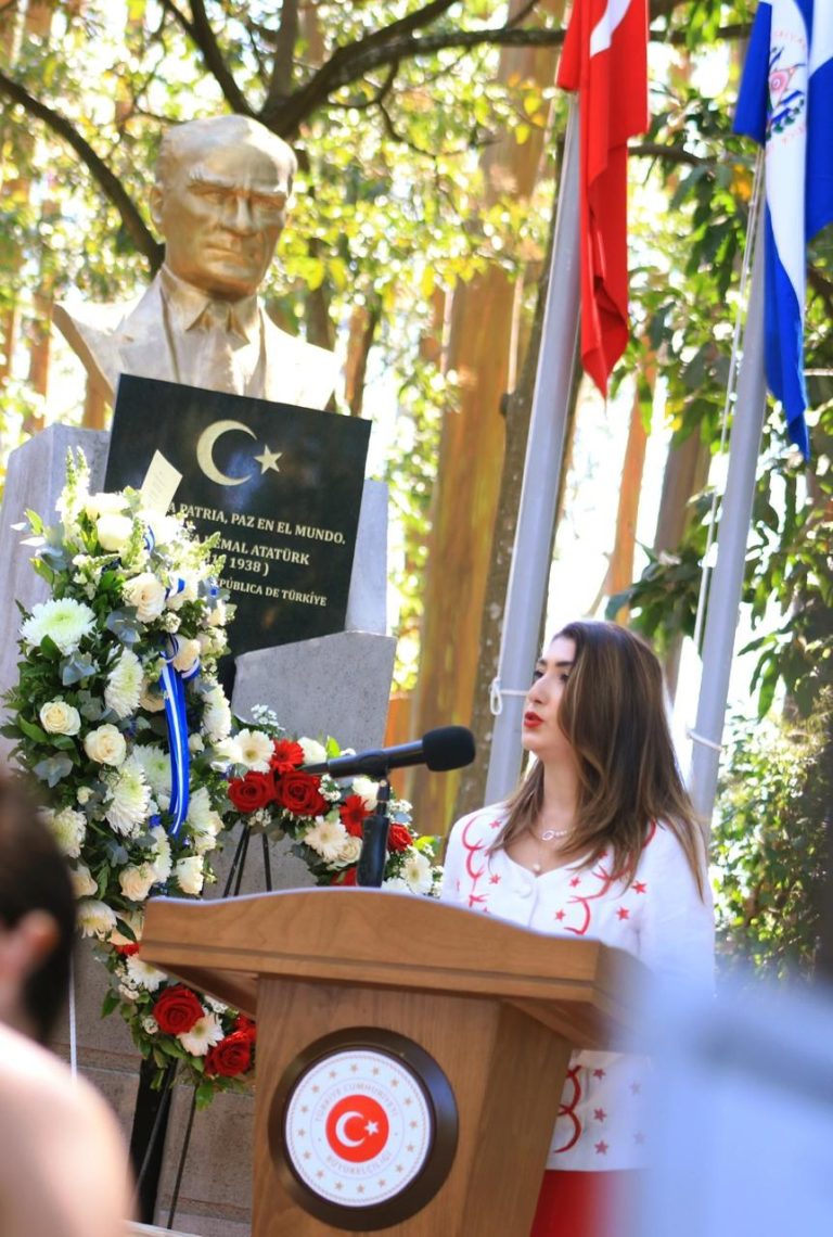 Turquía inaugura plaza en la capital salvadoreña - El Diario de Hoy