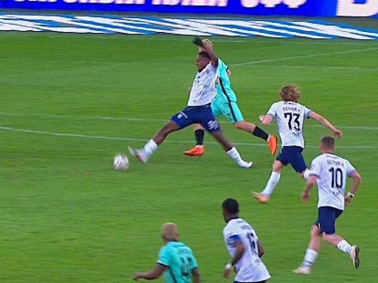 VIDEO. Brayan Gil Hurtado sale lesionado en Rusia – El Diario de Hoy