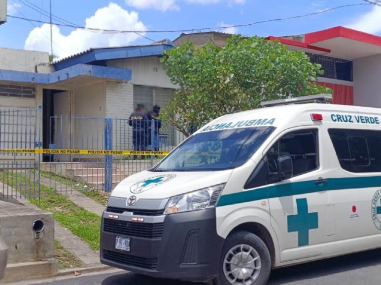 Hallan muertos a dos adultos mayores en casa de Santa Ana